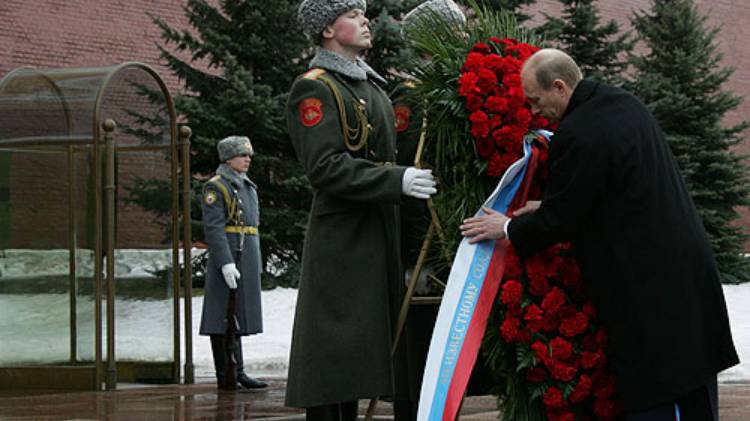 День защитника Отечества - праздник прошлых и нынешних защитников России