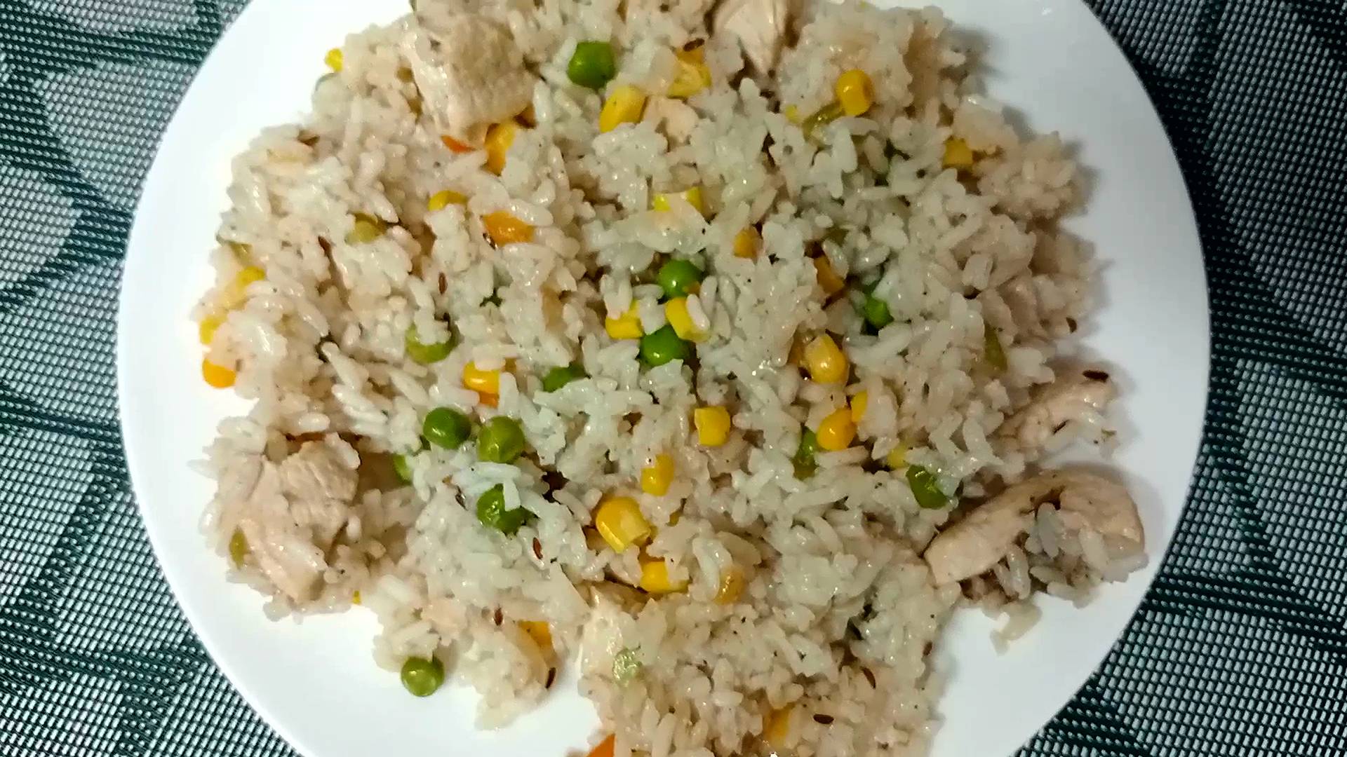 Рис с замороженными овощами и куриным филе – простой и вкусный рецепт