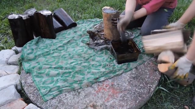 Красивая клумба в саду.