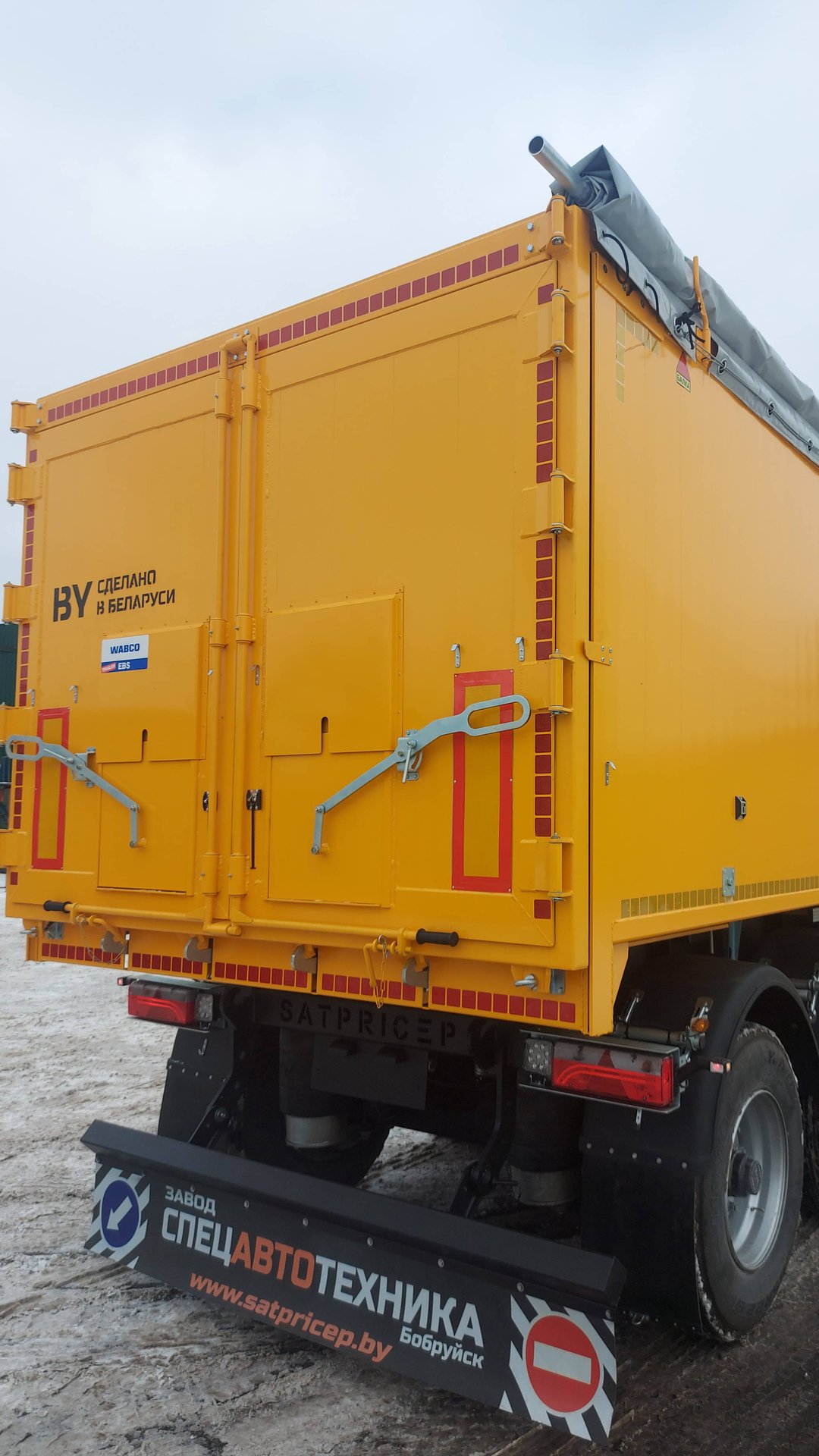 Полуприцеп зерновоз  с алюминиевым кузовом SAT500