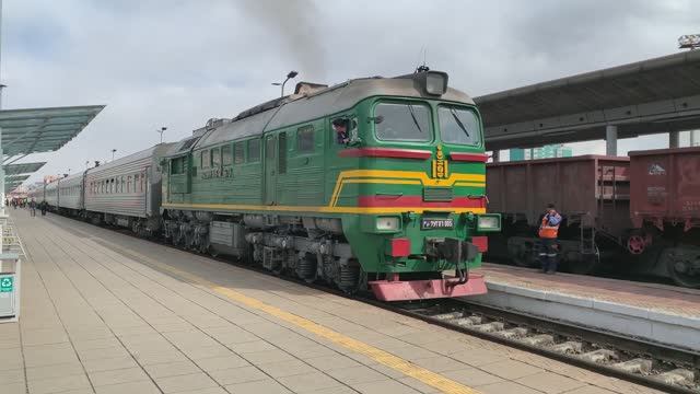 Пассажирский поезд РЖД в Монголии из Улан-Батора в Иркутск | Грузовые поезда и тепловозы