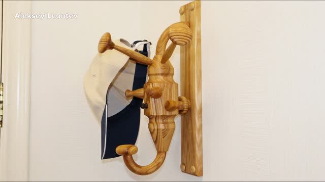 Вешалка для мастерской / How to Make a Wooden Hanger for a Workshop