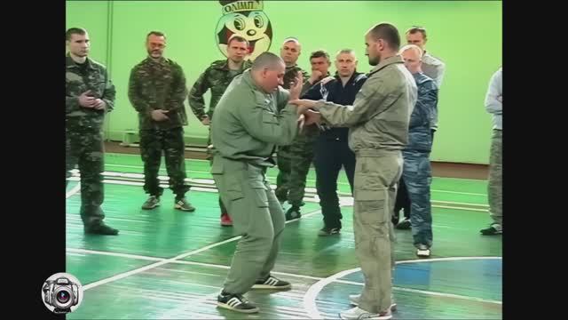 Аркадий Алексеевич Кадочников объясняет принципы работы