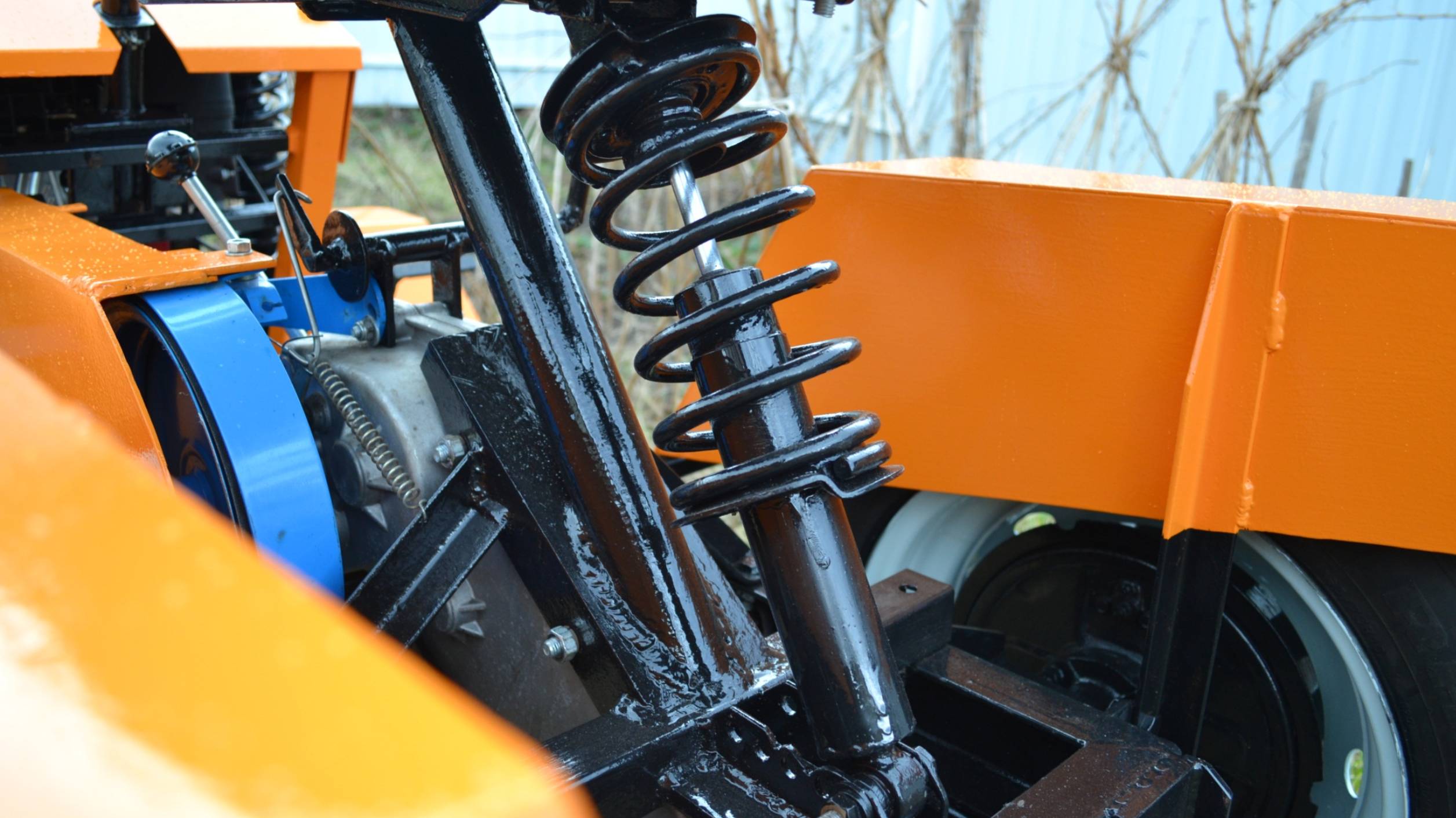 Амортизатор под сиденье минитрактора своими руками. / Homemade tractor.