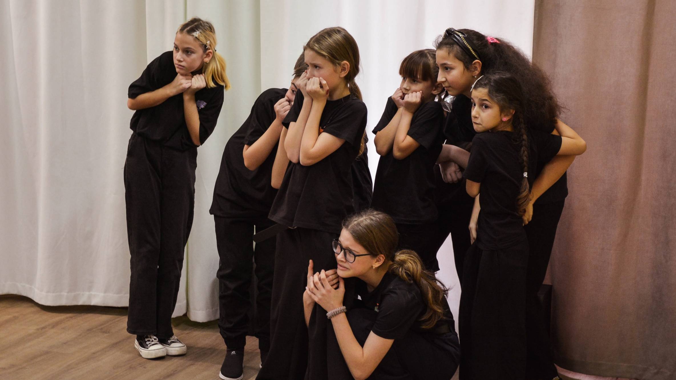 Театральное выступление. Фрагменты