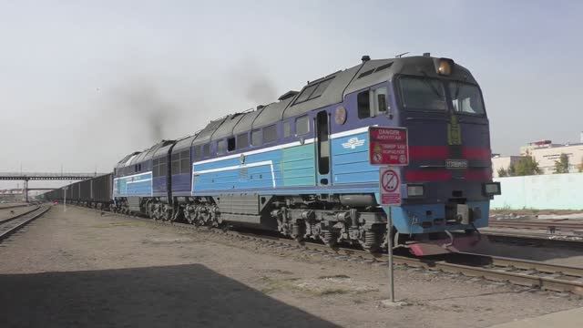 Монголия: маневровые работы на ЖД-станции Улан-Батор | Тепловозы в хорошем состоянии