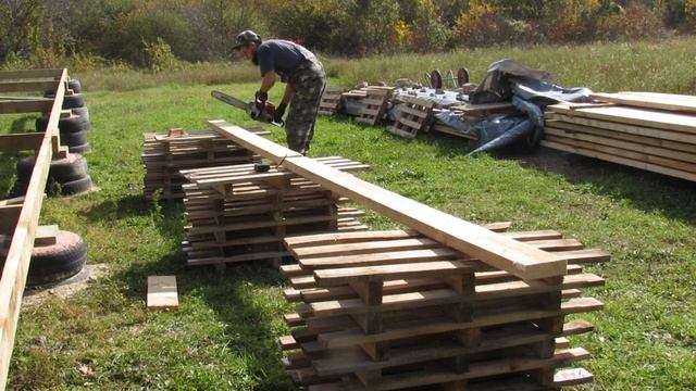 КАРКАСНЫЙ САРАЙ ХОЗБЛОК С ЖИЛОЙ КОМНАТОЙ. СБОРКА ДЕРЕВЯННОГО ПЕРЕКРЫТИЯ С ЗАЩИТОЙ ОТ МЫШЕЙ