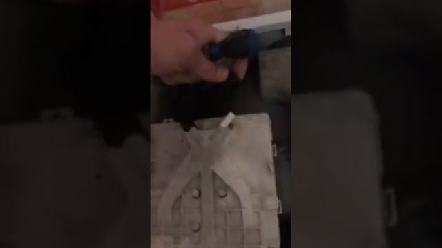 Течет большим потоком во время набора воды  из-под стиралки! Самый простой ремонт своими руками