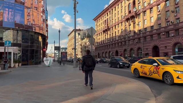 Летний вайб Москвы: как гуляют богатые и красивые