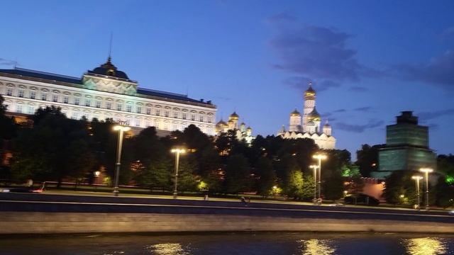 ПРОГУЛКА ПО МОСКВЕ РЕКЕ