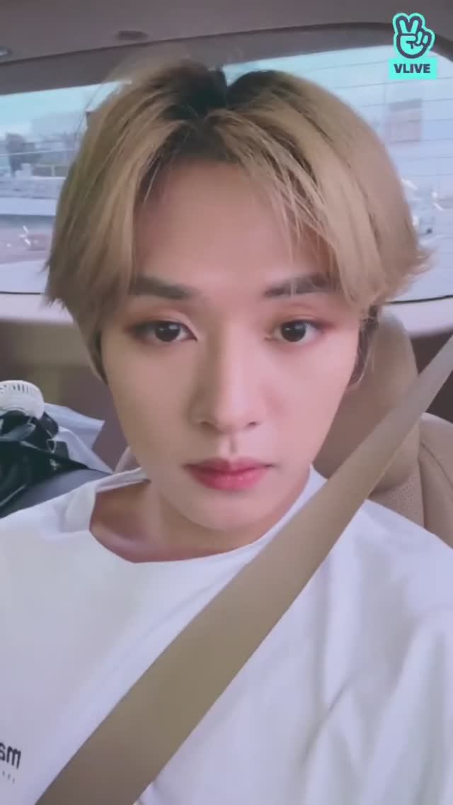 Stray Kids Vlive
Трансляция Ли Ноу (Sep 03 2022)
Комната Линори😺🐰Сегодня кролик..?