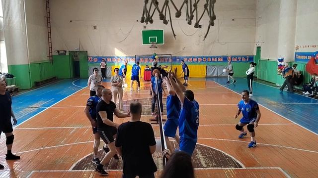 Локис (Кемерово) - Березняк  (Берёзовский)                           2   -   0