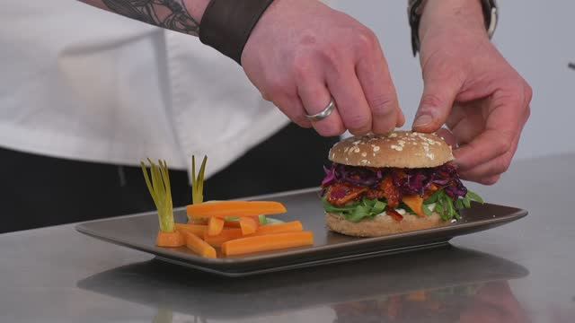 CUCIMIX30  Бургер с джекфрутом