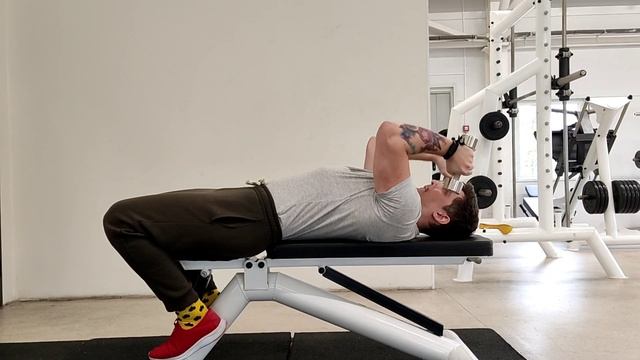 разгибания рук с гантелями