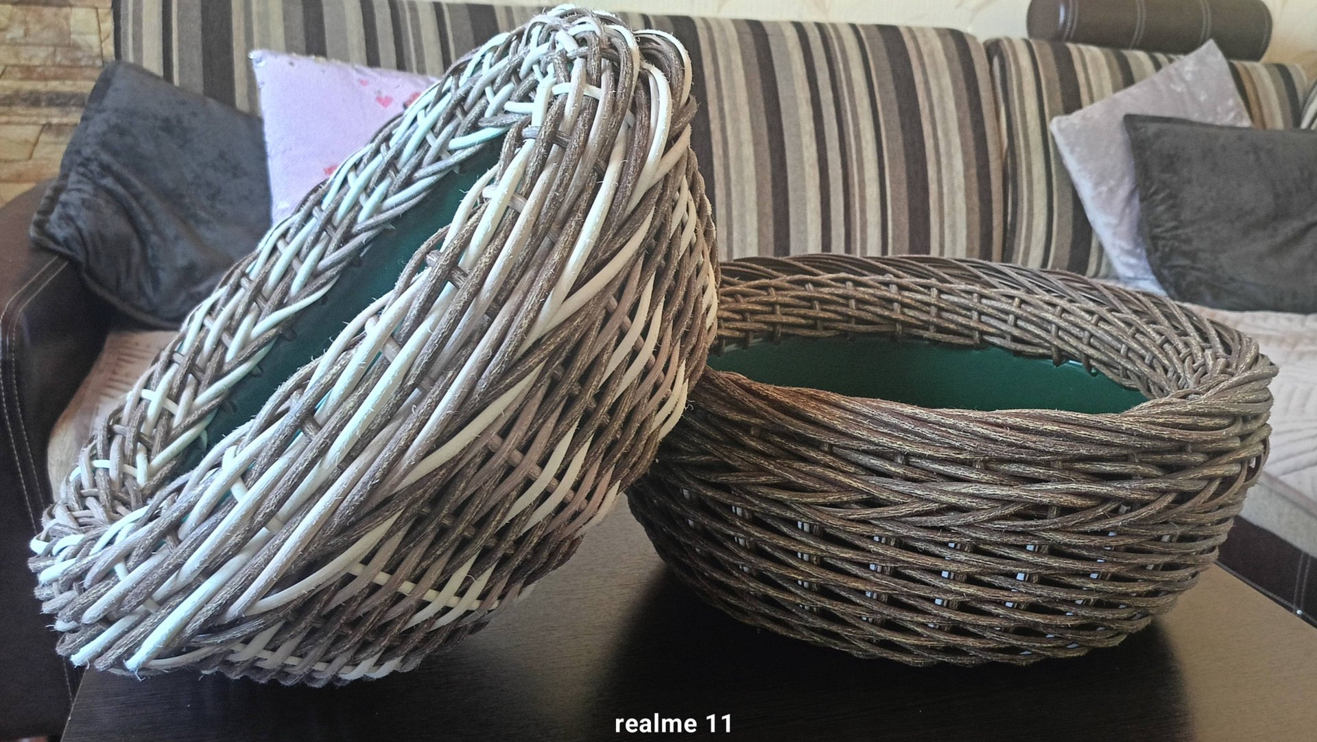 Двухцветное кашпо из ротанга. Красиво закрываем край кашпо.