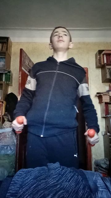 Разминка всего тела с маленькими гантелями #shorts