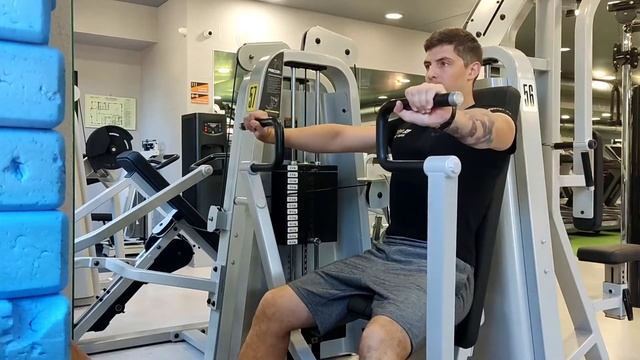 жим в тренажере