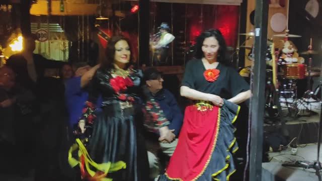 Цыганские танцы и песни "Надоело мне цыгану" Сергей Иванов-Жемчужников и шоу-балет "Экспромт".