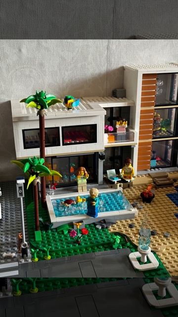 Лего город - прыжок в чужой бассейн (удрал на такси)