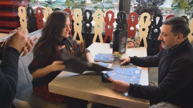 Популярная песня "Сострадание". Эстрадный певец Сергей Тарасов. Танец в клипе - Александра Усанова.