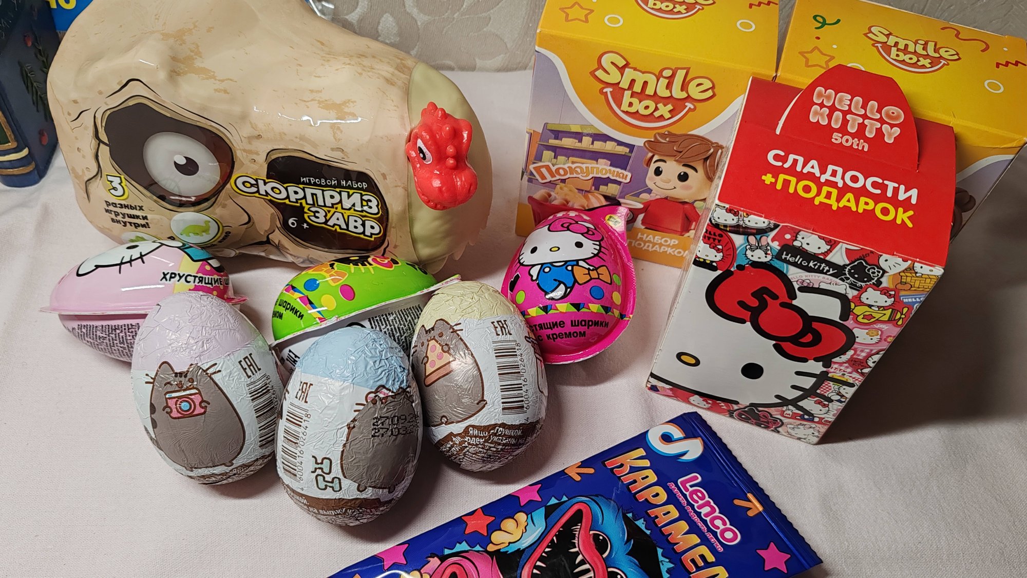 Распаковка игрушек, распаковка сюрпризов из Красного и белого и не только