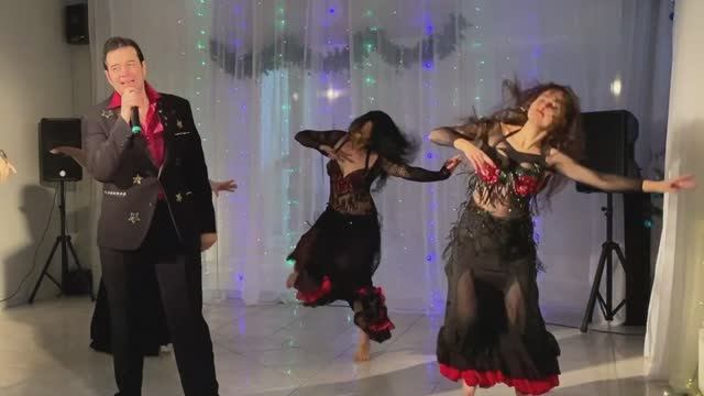 Восточные танцы, песня "Диско партизаны". Поет Е. Берлин. Танцевальный коллектив "Экспромт".