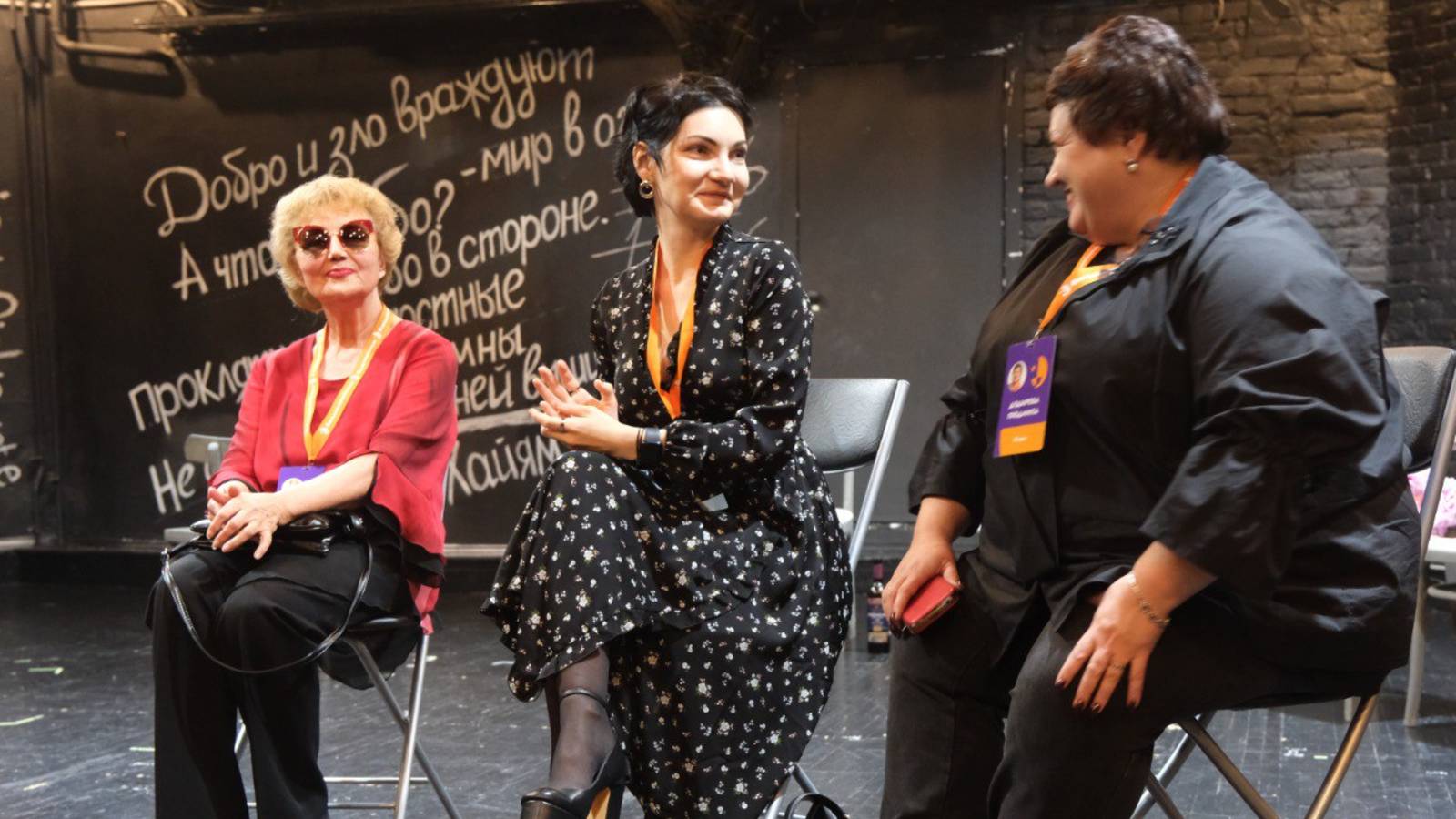 Обсуждение жюри на фестивале "Малая форма" в Новосибирске