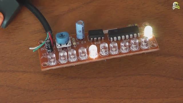 Бегущий огонек из китая для схемы knight rider микросхема NE555+CD4017 LED DIY Kit Electronic Suite