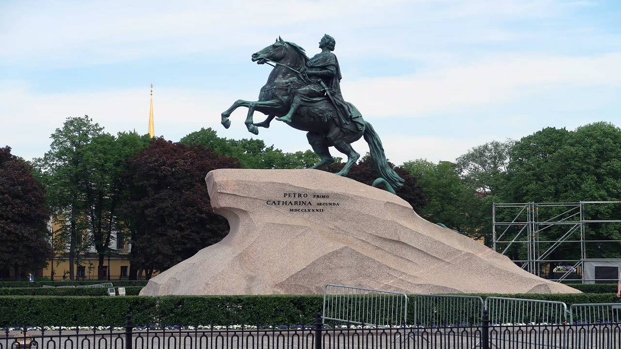 От Исаакиевского собора к Медному всаднику и Дворцовому мосту. Что посмотреть в Питере за 5 дней