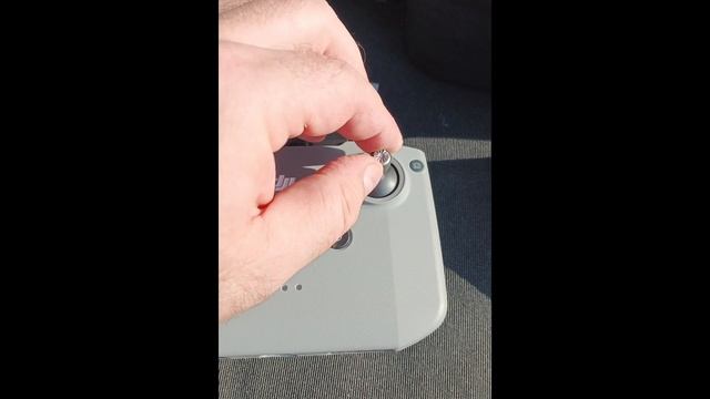 Квадрокоптер DJI mini 2 se Сумка для него Подготовка пульта управления и пропеллеров дрона к полёту