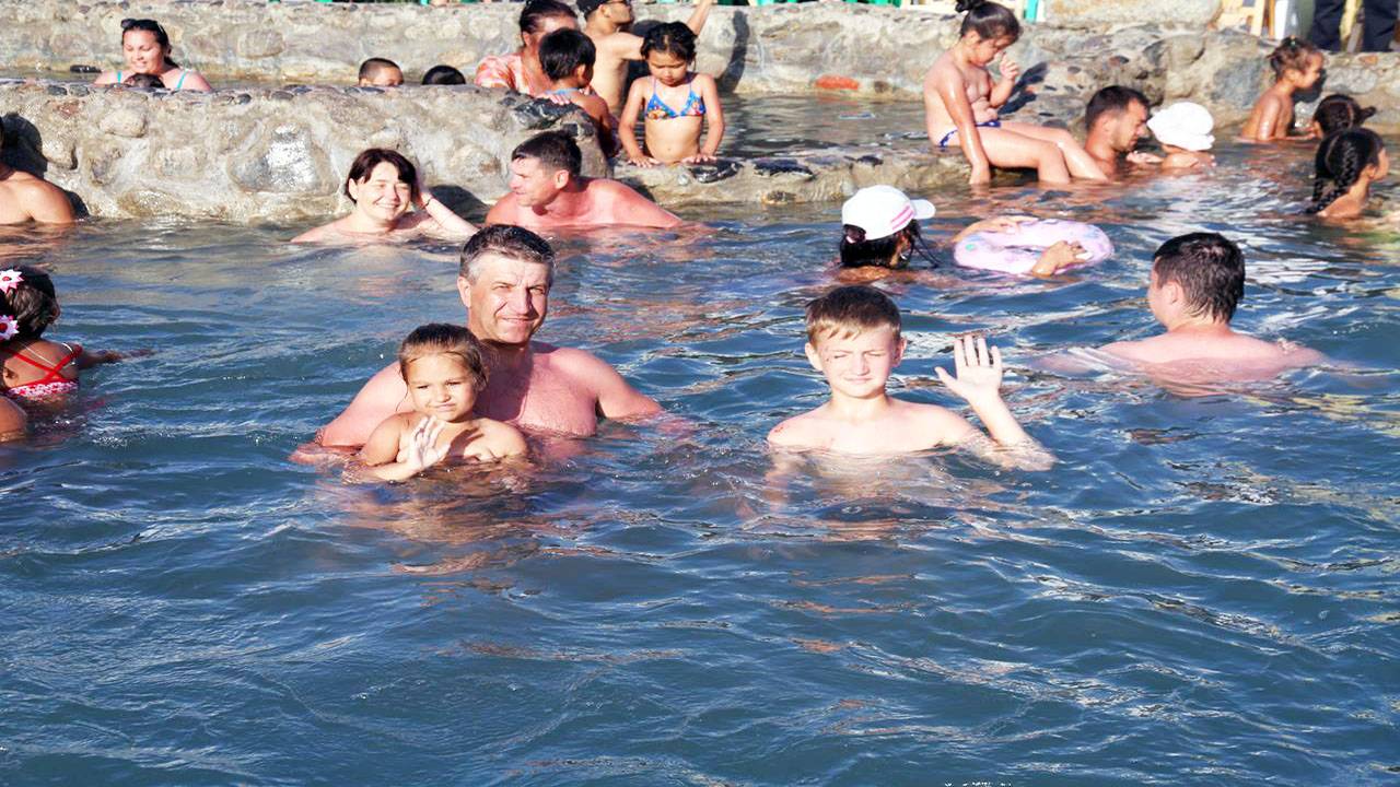 Каракол. Горячие источники Керемет-Суу Чудо вода. Автопутешествие Отдых на Иссык Куле 2017