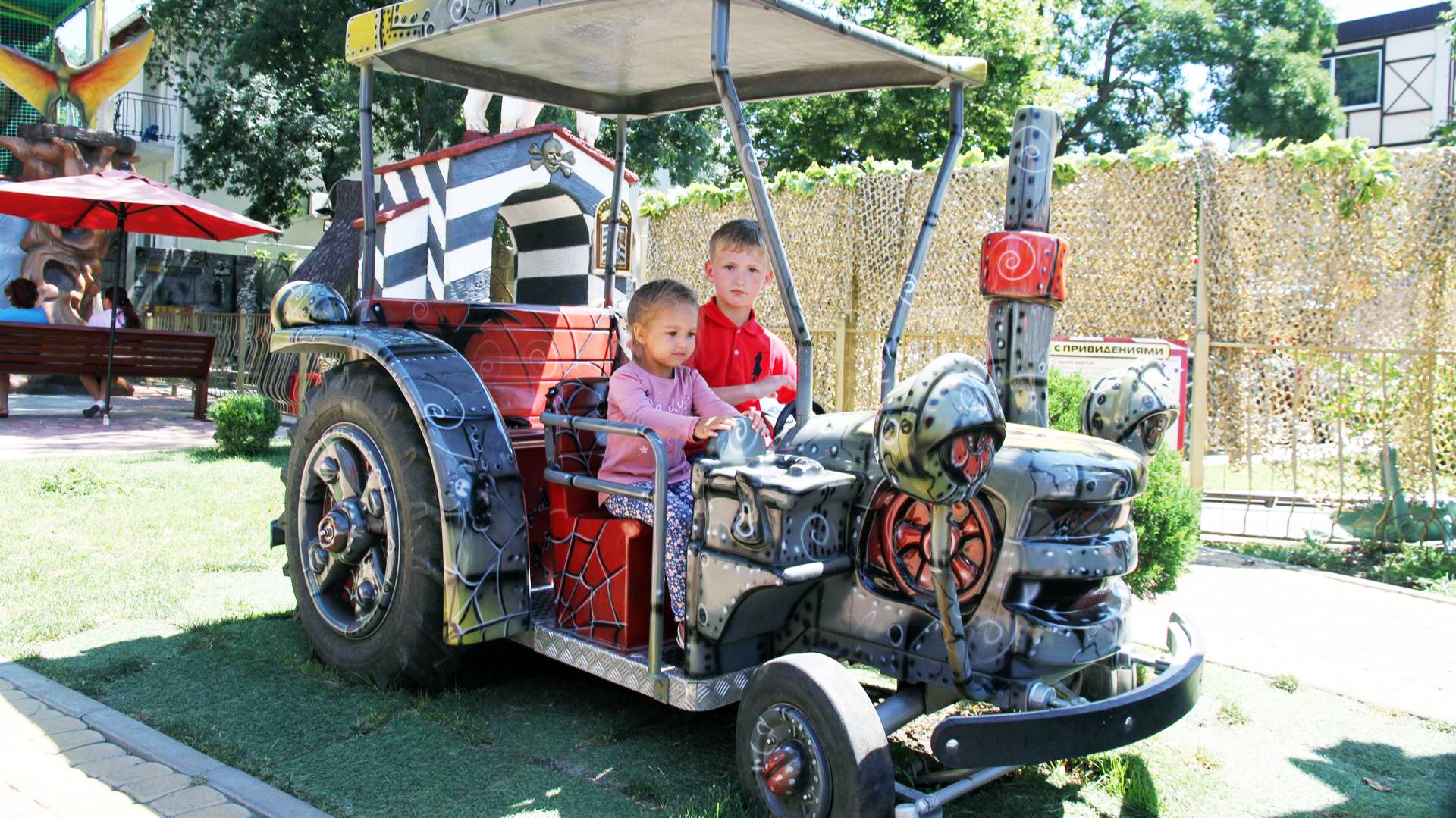 Парк аттракционов на Геленджикской набережной Часть #2 ☼ ЧЕРНОЕ МОРЕ ГЕЛЕНДЖИК 2016  День #4