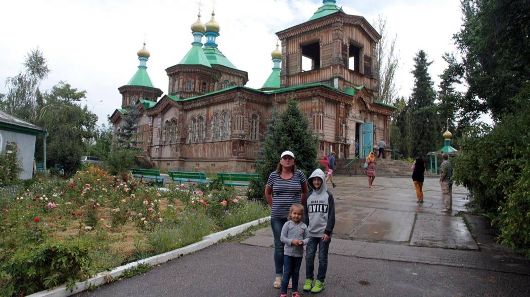 Храм Пресвятой Троицы и Дунганская Мечеть в Караколе. Автопутешествие Отдых на Иссык-Куле 2017