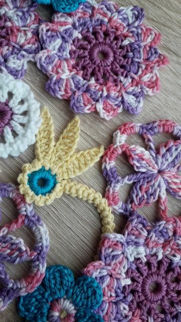 Ирландское кружево - мотивы из толстой пряжи.