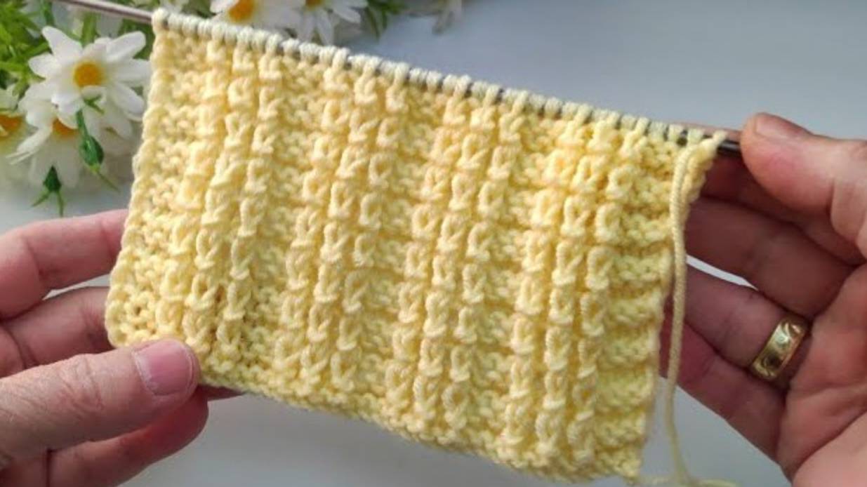 Красивый узор связанный спицами