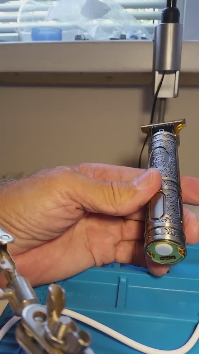 VINTAGE T9 profesional.
Ремонт триммера для стрижки бороды