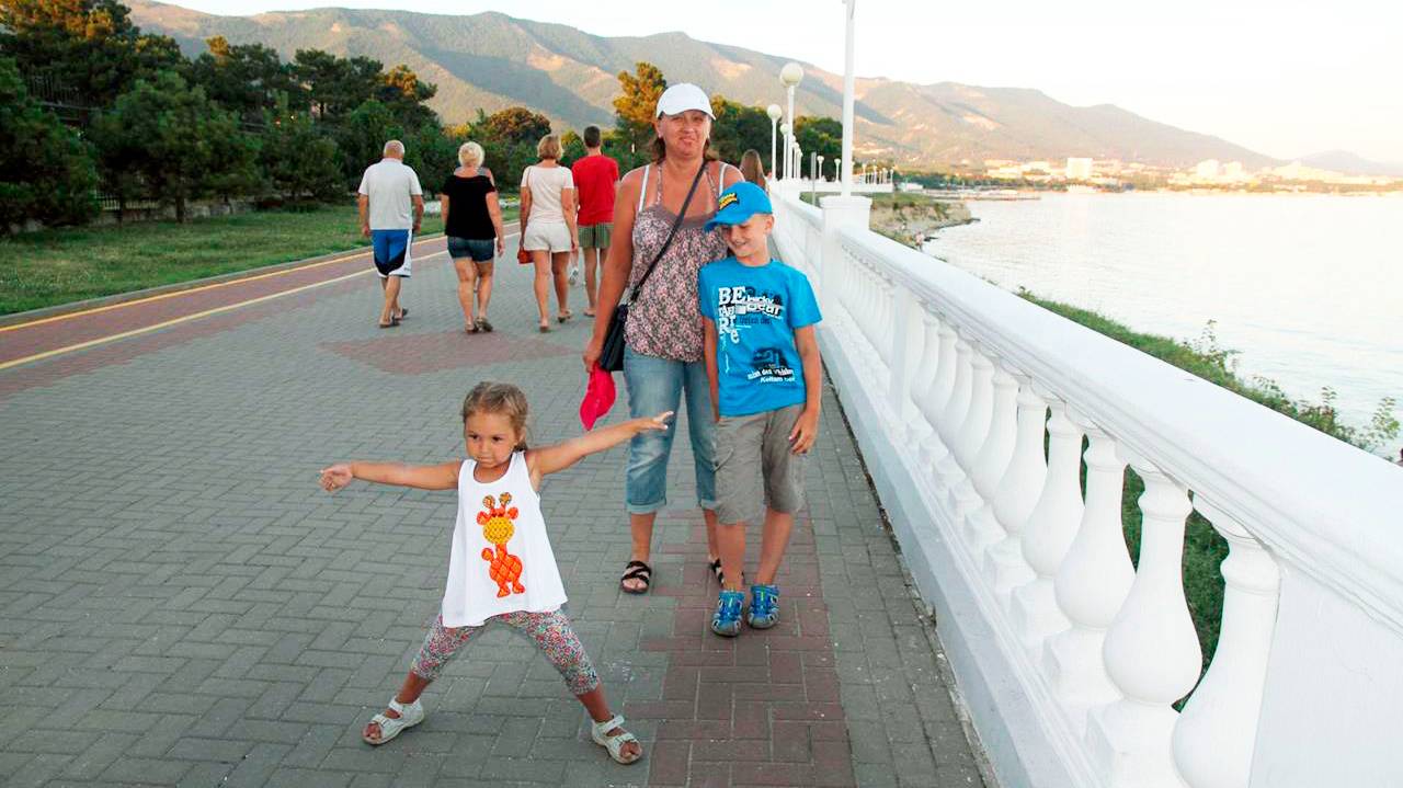 Геленджикская Набережная. Прогулка и Ужин в Кафе ☼ ЧЕРНОЕ МОРЕ, ГЕЛЕНДЖИК 2016. День #8