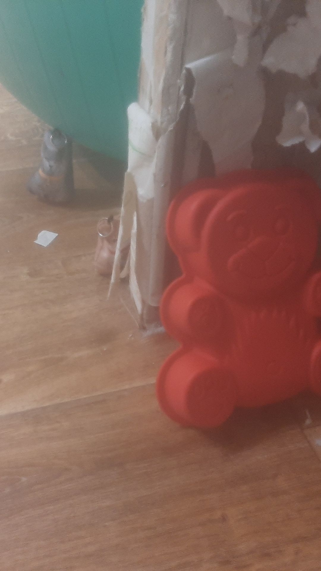 на валеру нападают злые коты