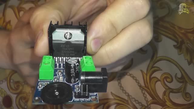Копеечный усилитель звука из Китая на одной микросхеме TDA 7297 со всеми разъемами и радиатором!