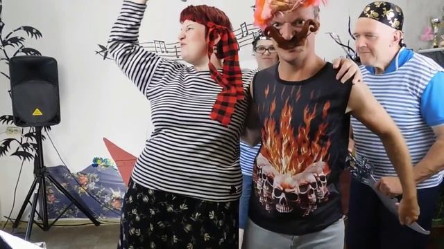 02. "Эй, моряк"