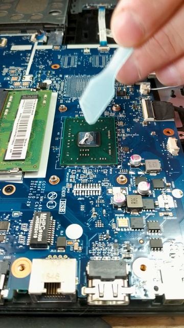 Сколько места в семнашке от Lenovo?