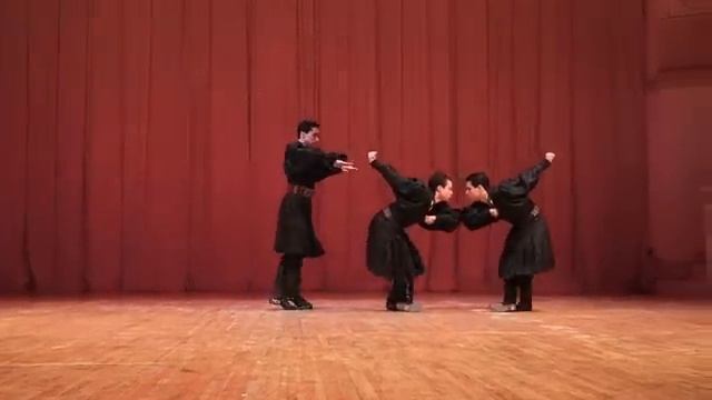 Балет Игоря Моисеева - Калмыцкий танец.mp4