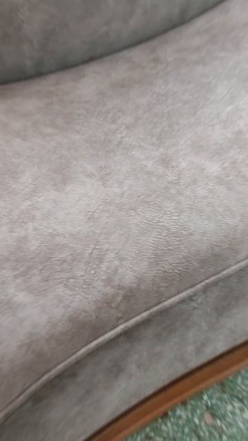 Воплощение уюта и элегантности: старый советский диван и ткань «Lambre»