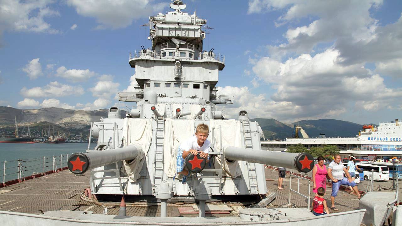 Крейсер Михаил Кутузов Новороссийск. Автопутешествие Отдых в Геленджике 2016 День #19
