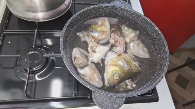 Постная еда.Лёгкий, бюджетный суп из рыбьих голов.