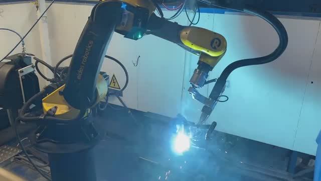 Робот А12 с вертикальным позиционером для КАМАЗ