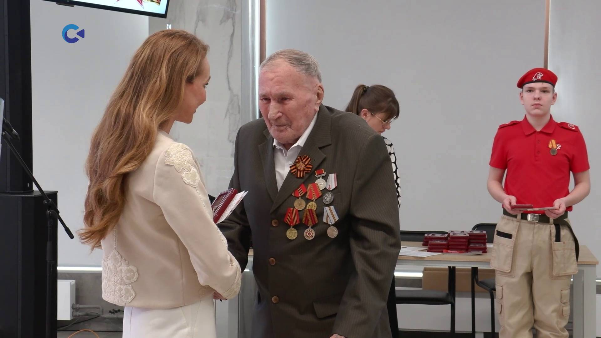 В Петрозаводске ветеранам Великой Отечественной войны вручили юбилейные медали «80 лет Победы»