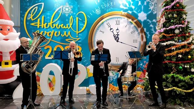 песенка "Пять минут" - новогодний оркестр