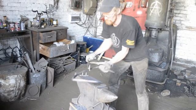 Копия видео "Художественная ковка г.Вологда"