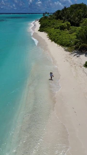 Мальдивы: Танцующая с волнами